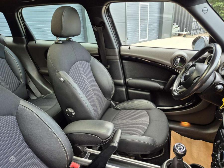 Black MINI Countryman 2010 in Utena, with an engine capacity of 1.60 L and mileage of 240 thousand km for 3990 €, photo 21 on AUTOMOTO.COM.LV
