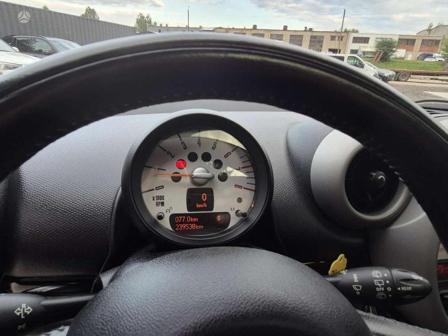 Black MINI Countryman 2010 in Utena, with an engine capacity of 1.60 L and mileage of 240 thousand km for 3990 €, photo 30 on AUTOMOTO.COM.LV