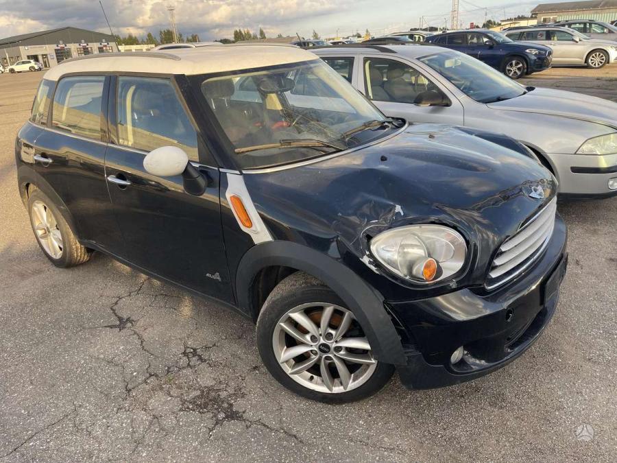 Black MINI Countryman 2010 in Panevezys, with an engine capacity of 1.60 L and mileage of 265 thousand km for 1950 €, photo 3 on AUTOMOTO.COM.LV