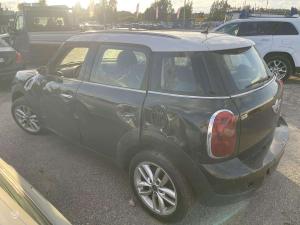 Black MINI Countryman 2010 in Panevezys, with an engine capacity of 1.60 L and mileage of 265 thousand km for 1950 €, photo 5 on AUTOMOTO.COM.LV