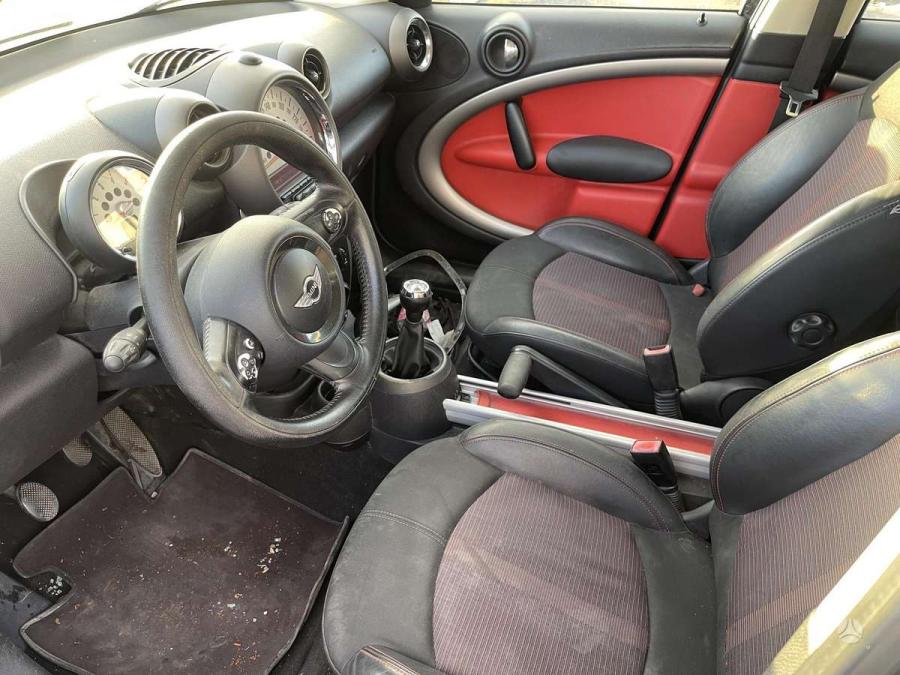 Black MINI Countryman 2010 in Panevezys, with an engine capacity of 1.60 L and mileage of 265 thousand km for 1950 €, photo 7 on AUTOMOTO.COM.LV