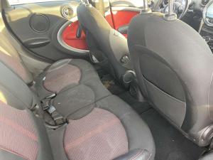 Black MINI Countryman 2010 in Panevezys, with an engine capacity of 1.60 L and mileage of 265 thousand km for 1950 €, photo 8 on AUTOMOTO.COM.LV