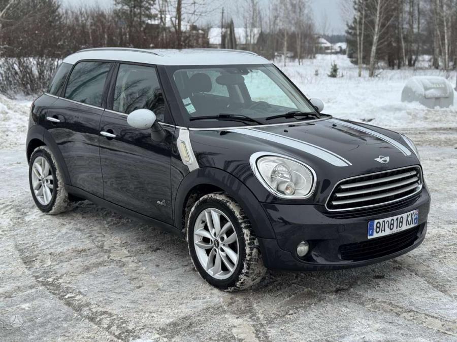 Black MINI Countryman 2011 in Taurage, with an engine capacity of 1.60 L and mileage of 259 thousand km for 4200 €, photo 3 on AUTOMOTO.COM.LV