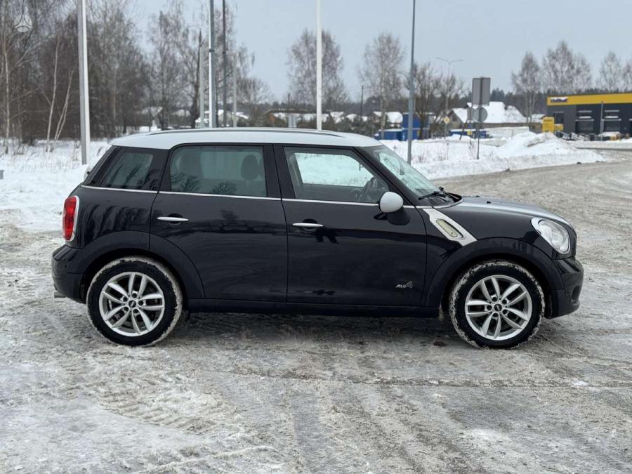Black MINI Countryman 2011 in Taurage, with an engine capacity of 1.60 L and mileage of 259 thousand km for 4200 €, photo 4 on AUTOMOTO.COM.LV