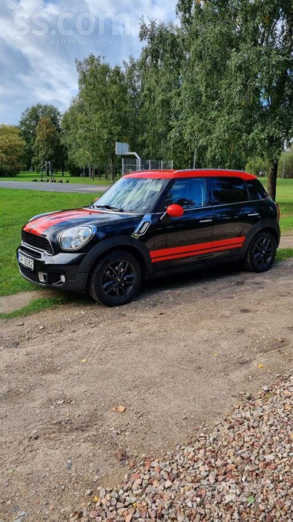 MINI Countryman 2011 in Riga on AUTOMOTO.COM.LV Black MINI Countryman 2011 in Riga, with an engine capacity of 2.00 L and mileage of 174 thousand km for 5800 €, photo 4 on AUTOMOTO.COM.LV