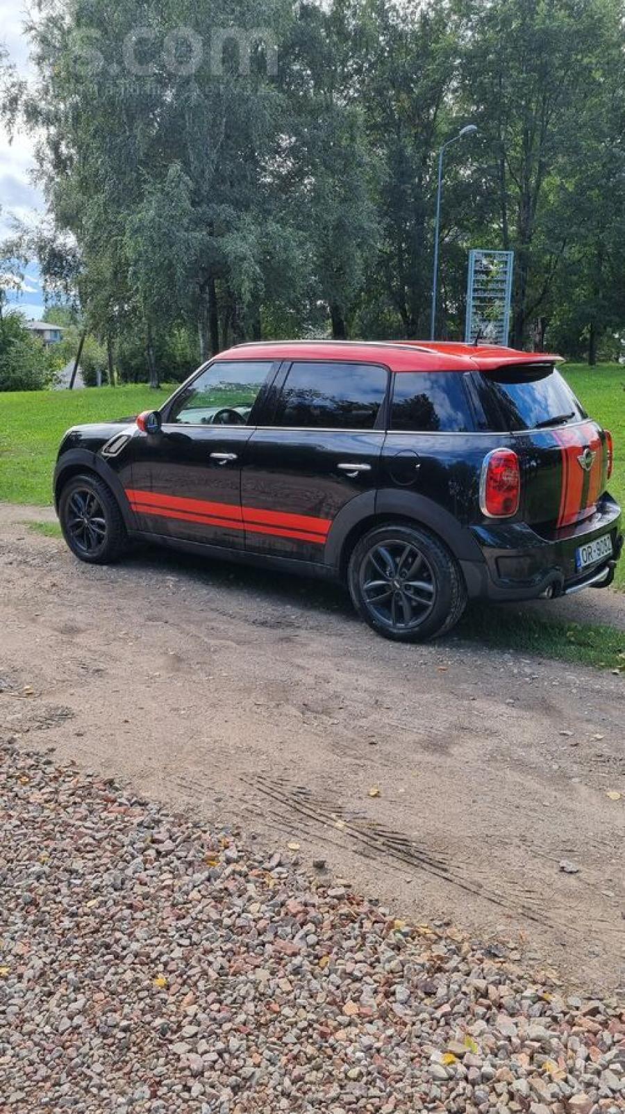 Black MINI Countryman 2011 in Riga, with an engine capacity of 2.00 L and mileage of 174 thousand km for 5800 €, photo 5 on AUTOMOTO.COM.LV
