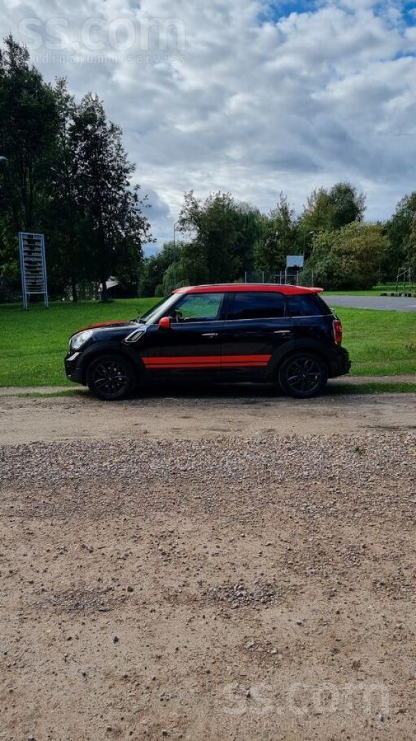 MINI Countryman 2011 in Riga on AUTOMOTO.COM.LV Black MINI Countryman 2011 in Riga, with an engine capacity of 2.00 L and mileage of 174 thousand km for 5800 €, photo 8 on AUTOMOTO.COM.LV