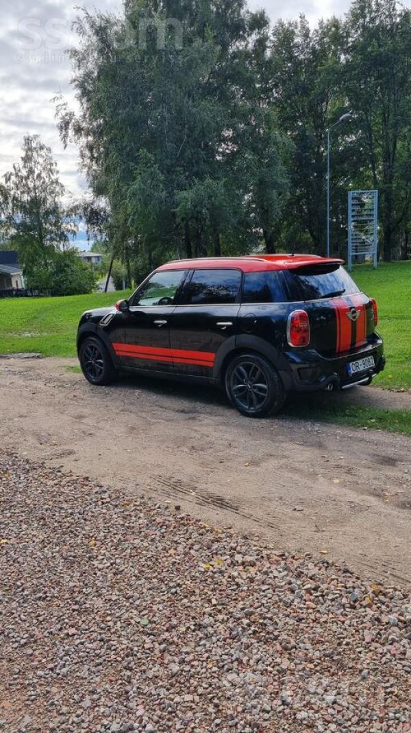 MINI Countryman 2011 in Riga on AUTOMOTO.COM.LV Black MINI Countryman 2011 in Riga, with an engine capacity of 2.00 L and mileage of 174 thousand km for 5800 €, photo 9 on AUTOMOTO.COM.LV