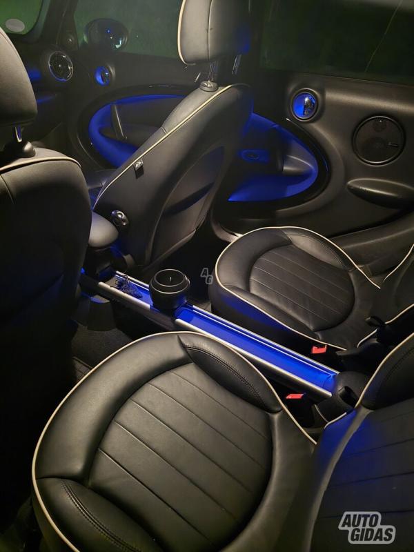 Black MINI Countryman 2011 in Klaipeda, with an engine capacity of 1.60 L and mileage of 228 thousand km for 5900 €, photo 4 on AUTOMOTO.COM.LV