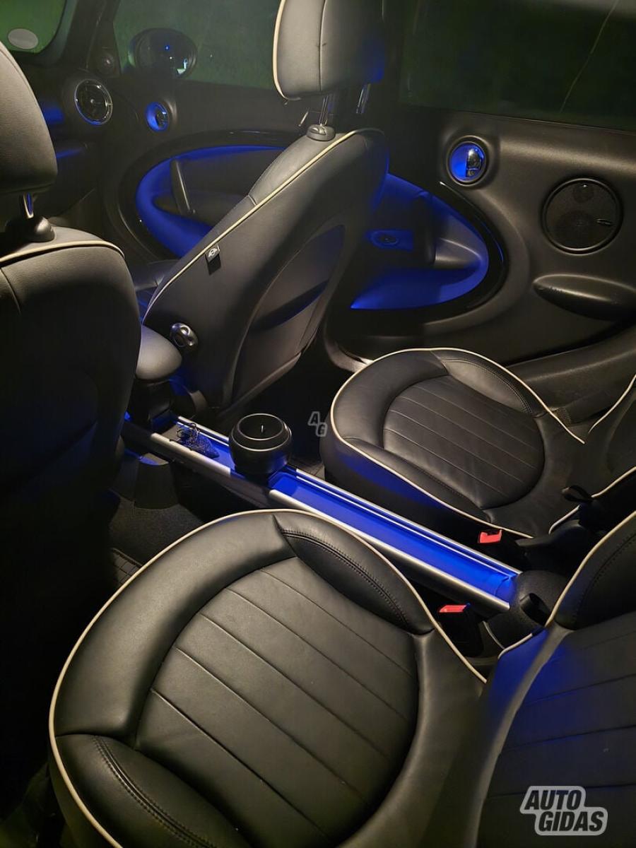 Black MINI Countryman 2011 in Klaipeda, with an engine capacity of 1.60 L and mileage of 228 thousand km for 5900 €, photo 4 on AUTOMOTO.COM.LV