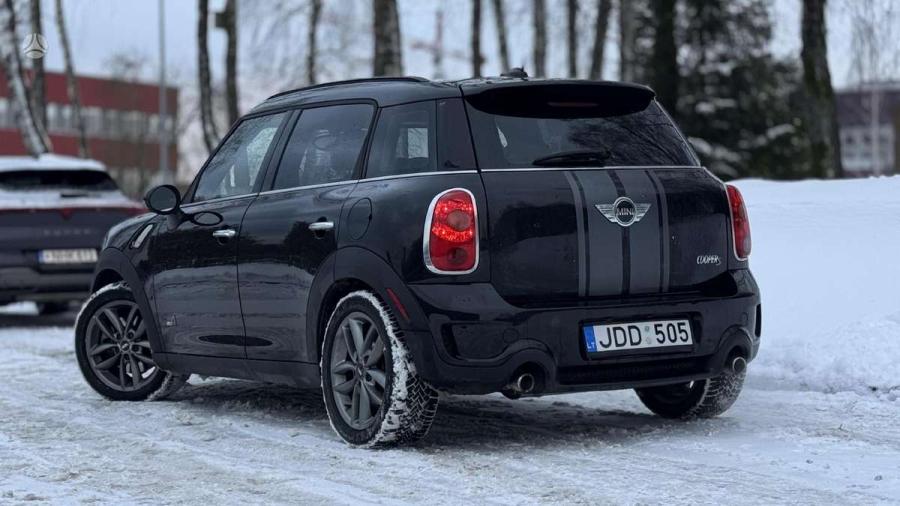 Black MINI Countryman 2012 in Vilnius, with an engine capacity of 1.60 L and mileage of 141 thousand km for 6900 €, photo 4 on AUTOMOTO.COM.LV