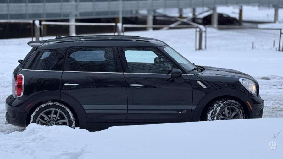Black MINI Countryman 2012 in Vilnius, with an engine capacity of 1.60 L and mileage of 141 thousand km for 6900 €, photo 7 on AUTOMOTO.COM.LV
