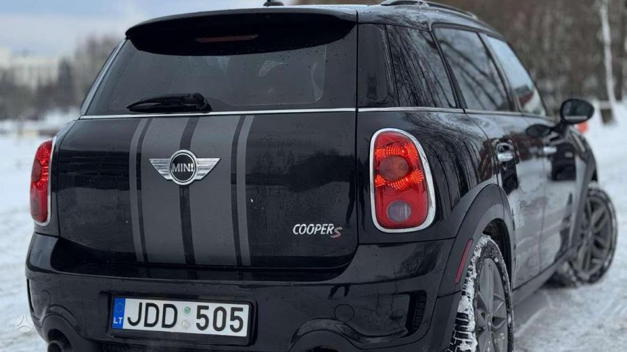 Black MINI Countryman 2012 in Vilnius, with an engine capacity of 1.60 L and mileage of 141 thousand km for 6900 €, photo 9 on AUTOMOTO.COM.LV