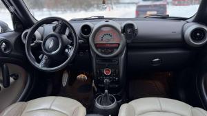 Black MINI Countryman 2012 in Vilnius, with an engine capacity of 1.60 L and mileage of 141 thousand km for 6900 €, photo 11 on AUTOMOTO.COM.LV