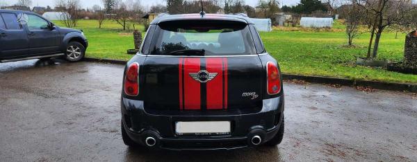 Black MINI Countryman 2013 in Birzai, with an engine capacity of 2.00 L and mileage of 249 thousand km for 5899 €, photo 5 on AUTOMOTO.COM.LV