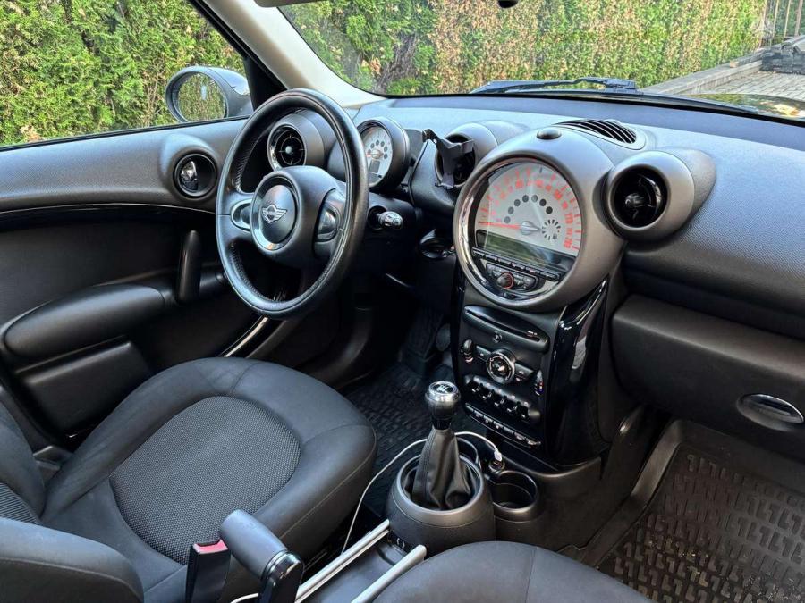 Black MINI Countryman 2013 in Vilnius, with an engine capacity of 1.60 L and mileage of 208 thousand km for 3700 €, photo 6 on AUTOMOTO.COM.LV
