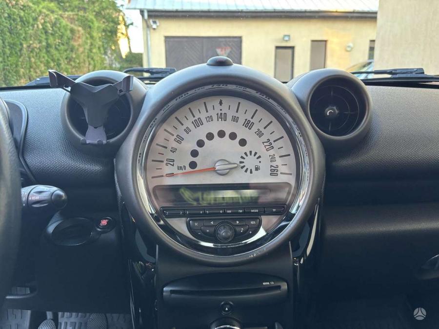 Black MINI Countryman 2013 in Vilnius, with an engine capacity of 1.60 L and mileage of 208 thousand km for 3700 €, photo 8 on AUTOMOTO.COM.LV