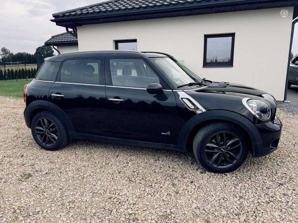 Black MINI Countryman 2013 in Alytus, with an engine capacity of 1.60 L and mileage of 204 thousand km for 7490 €, photo 5 on AUTOMOTO.COM.LV