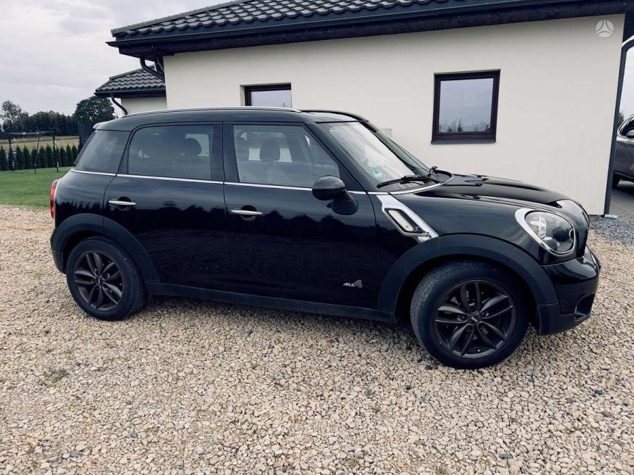 Black MINI Countryman 2013 in Alytus, with an engine capacity of 1.60 L and mileage of 204 thousand km for 7490 €, photo 5 on AUTOMOTO.COM.LV