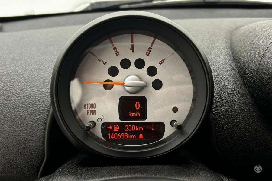 Black MINI Countryman 2014 in Vilnius, with an engine capacity of 1.60 L and mileage of 140 thousand km for 4700 €, photo 6 on AUTOMOTO.COM.LV