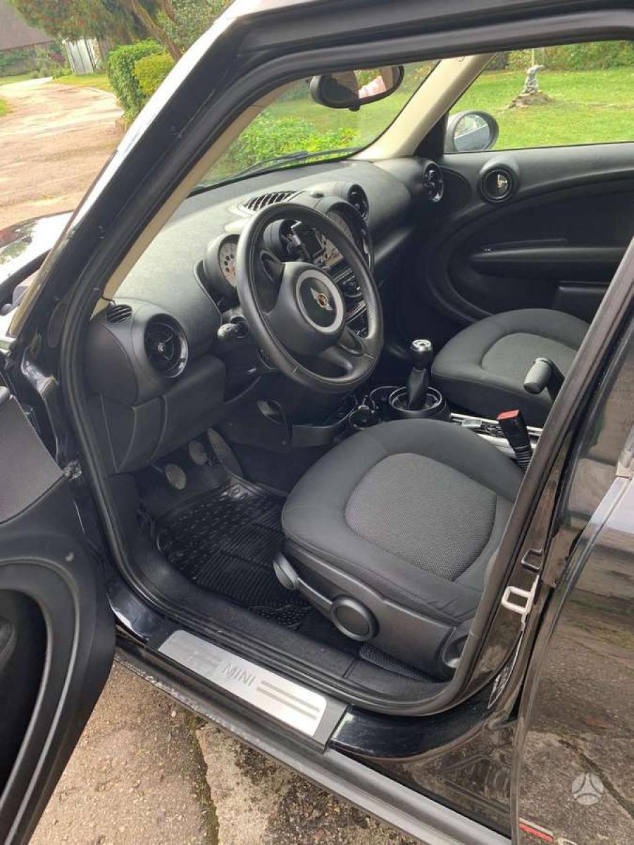Black MINI Countryman 2014 in Vilnius, with an engine capacity of 1.60 L and mileage of 140 thousand km for 4700 €, photo 7 on AUTOMOTO.COM.LV