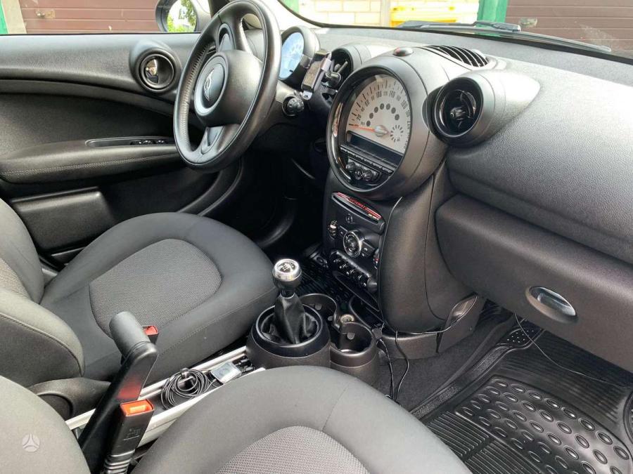 Black MINI Countryman 2014 in Vilnius, with an engine capacity of 1.60 L and mileage of 140 thousand km for 4700 €, photo 8 on AUTOMOTO.COM.LV