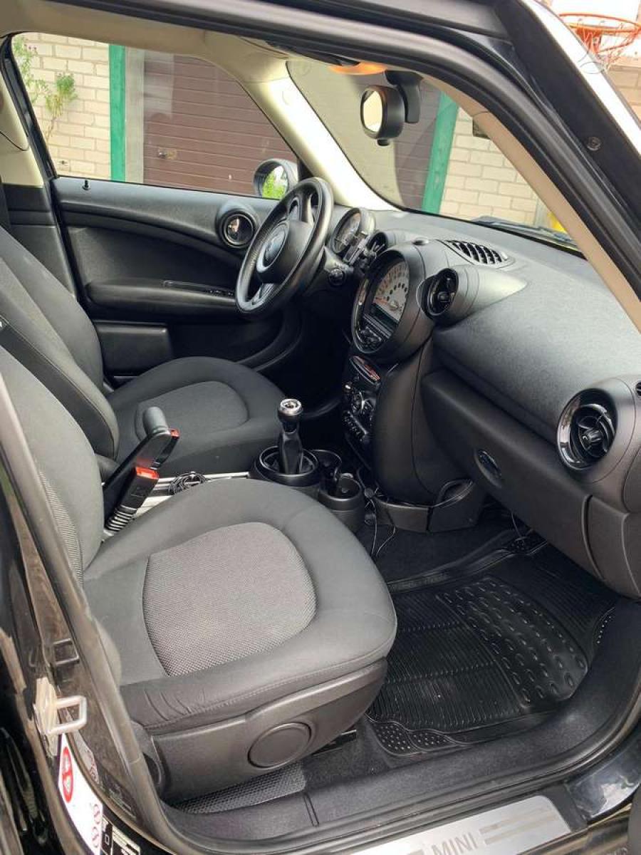 Black MINI Countryman 2014 in Vilnius, with an engine capacity of 1.60 L and mileage of 140 thousand km for 4700 €, photo 9 on AUTOMOTO.COM.LV