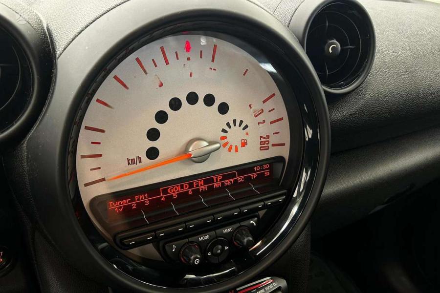 Black MINI Countryman 2014 in Vilnius, with an engine capacity of 1.60 L and mileage of 140 thousand km for 4700 €, photo 10 on AUTOMOTO.COM.LV