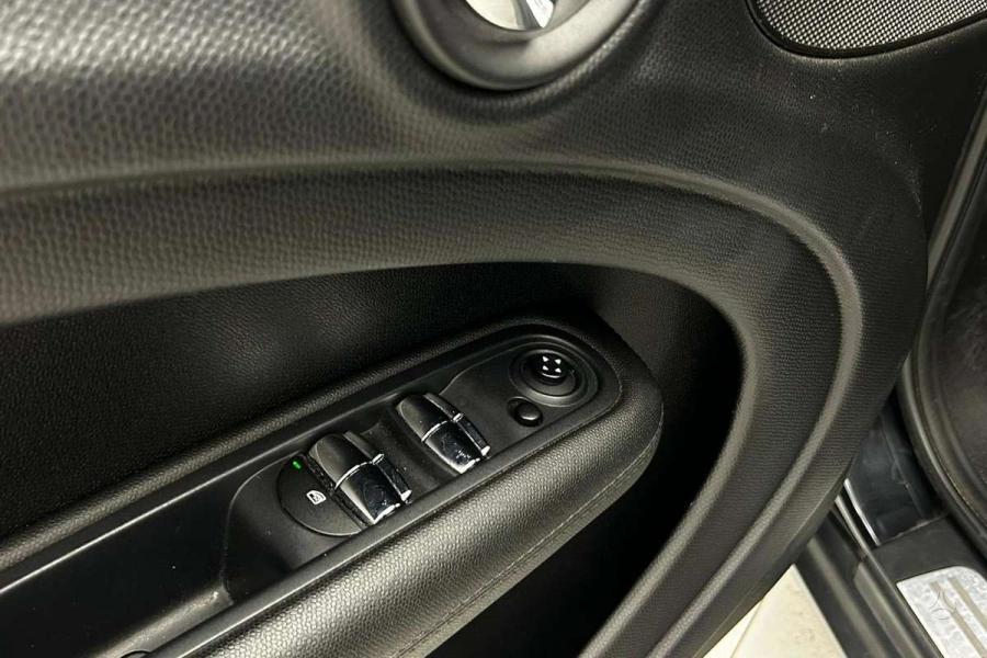 Black MINI Countryman 2014 in Vilnius, with an engine capacity of 1.60 L and mileage of 140 thousand km for 4700 €, photo 12 on AUTOMOTO.COM.LV