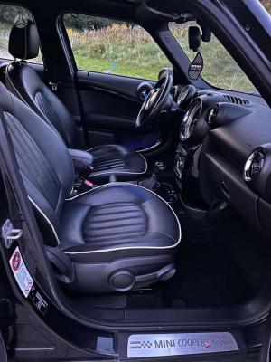 Melns MINI Countryman 2014 Viļņa, ar dzinēja tilpumu 2.00 L un nobraukumu 160 tūkst. km par 8999 €, foto 11 vietnē AUTOMOTO.COM.LV