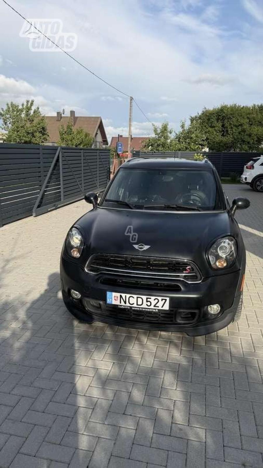 Black MINI Countryman 2015 in Klaipeda, with an engine capacity of 1.60 L and mileage of 176 thousand km for 8400 €, photo 3 on AUTOMOTO.COM.LV