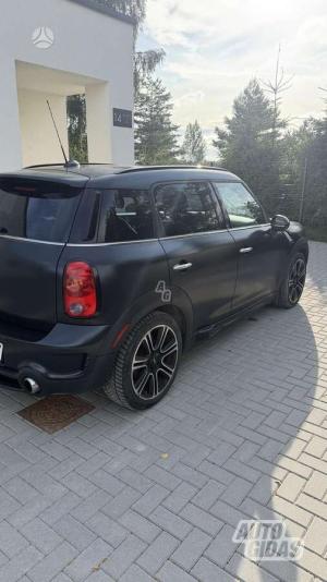 Black MINI Countryman 2015 in Klaipeda, with an engine capacity of 1.60 L and mileage of 176 thousand km for 8400 €, photo 5 on AUTOMOTO.COM.LV