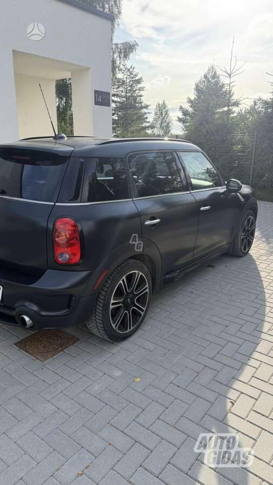 Black MINI Countryman 2015 in Klaipeda, with an engine capacity of 1.60 L and mileage of 176 thousand km for 8400 €, photo 5 on AUTOMOTO.COM.LV