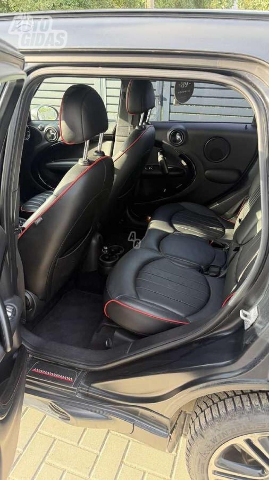 Black MINI Countryman 2015 in Klaipeda, with an engine capacity of 1.60 L and mileage of 176 thousand km for 8400 €, photo 11 on AUTOMOTO.COM.LV