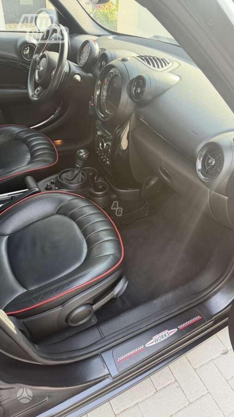Black MINI Countryman 2015 in Klaipeda, with an engine capacity of 1.60 L and mileage of 176 thousand km for 8400 €, photo 13 on AUTOMOTO.COM.LV