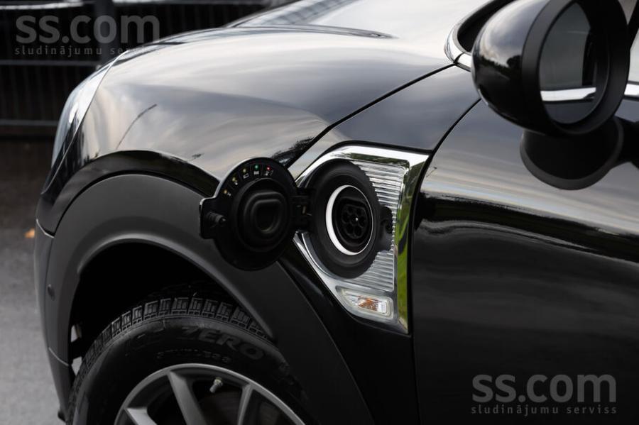 Black MINI Countryman 2017 in Jelgava, with an engine capacity of 1.50 L and mileage of 0 thousand km for 11700 €, photo 8 on AUTOMOTO.COM.LV