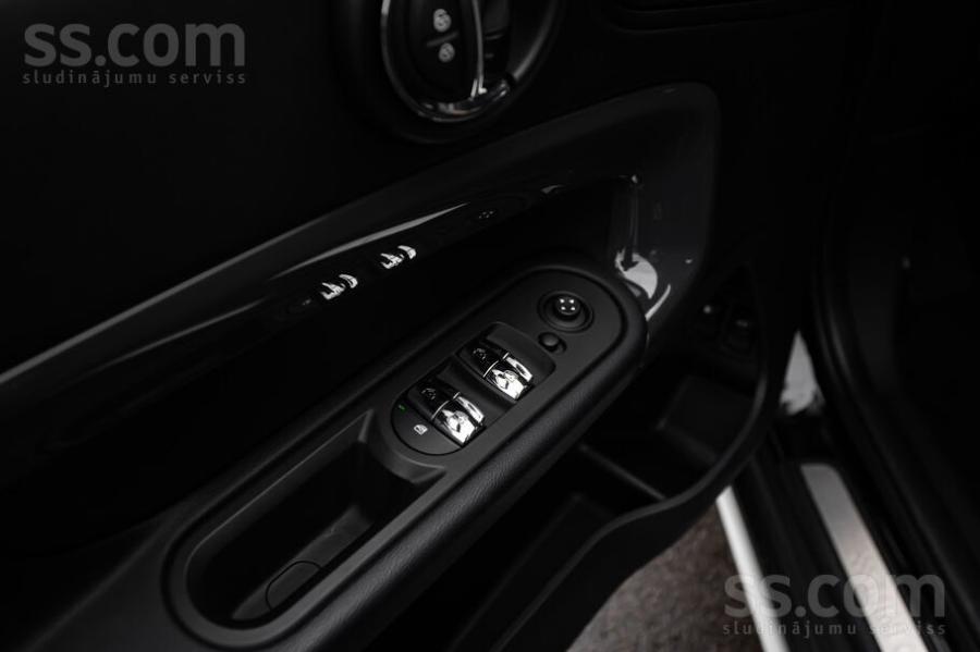 Black MINI Countryman 2017 in Jelgava, with an engine capacity of 1.50 L and mileage of 0 thousand km for 11700 €, photo 17 on AUTOMOTO.COM.LV