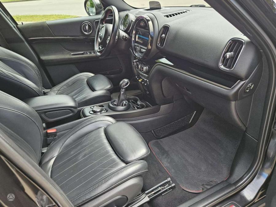 Black MINI Countryman 2018 in Siauliai, with an engine capacity of 1.50 L and mileage of 238 thousand km for 12950 €, photo 16 on AUTOMOTO.COM.LV