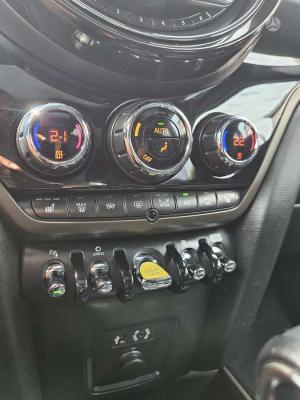 Black MINI Countryman 2018 in Siauliai, with an engine capacity of 1.50 L and mileage of 238 thousand km for 12950 €, photo 25 on AUTOMOTO.COM.LV
