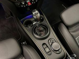 Black MINI Countryman 2019 in Vilnius, with an engine capacity of 2.00 L and mileage of 85 thousand km for 17000 €, photo 21 on AUTOMOTO.COM.LV