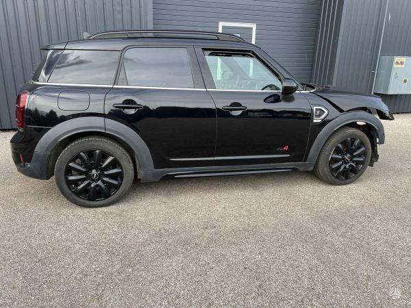 Melns MINI Countryman 2019 Alīta, ar dzinēja tilpumu 2.00 L un nobraukumu 60 tūkst. km par 6999 €, foto 9 vietnē AUTOMOTO.COM.LV