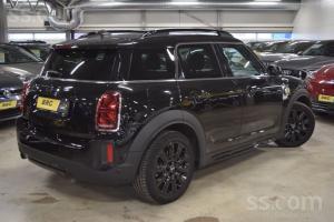 Black MINI Countryman 2020 in Riga, with an engine capacity of 1.50 L and mileage of 49 thousand km for 22500 €, photo 2 on AUTOMOTO.COM.LV
