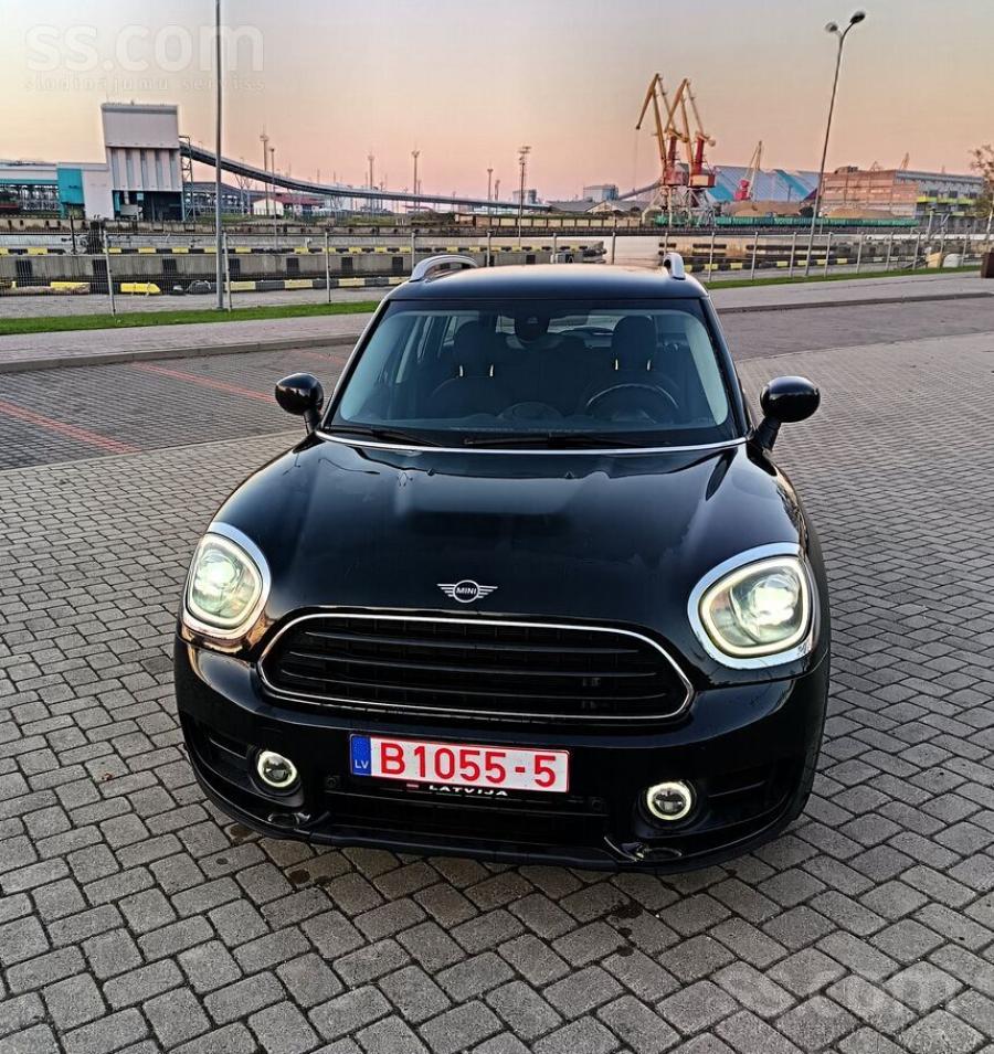 Black MINI Countryman 2020 in Ventspils, with an engine capacity of 1.50 L and mileage of 159 thousand km for 11800 €, photo 2 on AUTOMOTO.COM.LV