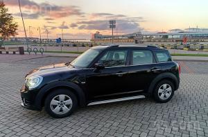 Black MINI Countryman 2020 in Ventspils, with an engine capacity of 1.50 L and mileage of 159 thousand km for 11800 €, photo 4 on AUTOMOTO.COM.LV