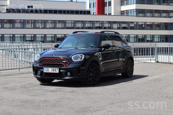 Black MINI Countryman 2020 in Riga, with an engine capacity of 1.50 L and mileage of 50 thousand km for 18580 €, photo 3 on AUTOMOTO.COM.LV