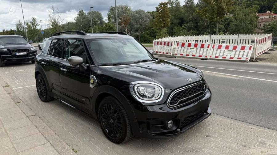 Black MINI Countryman 2020 in Vilnius, with an engine capacity of 1.50 L and mileage of 43 thousand km for 20000 €, photo 1 on AUTOMOTO.COM.LV