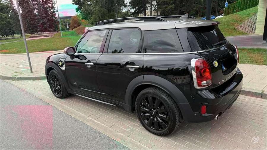 Black MINI Countryman 2020 in Vilnius, with an engine capacity of 1.50 L and mileage of 43 thousand km for 20000 €, photo 4 on AUTOMOTO.COM.LV