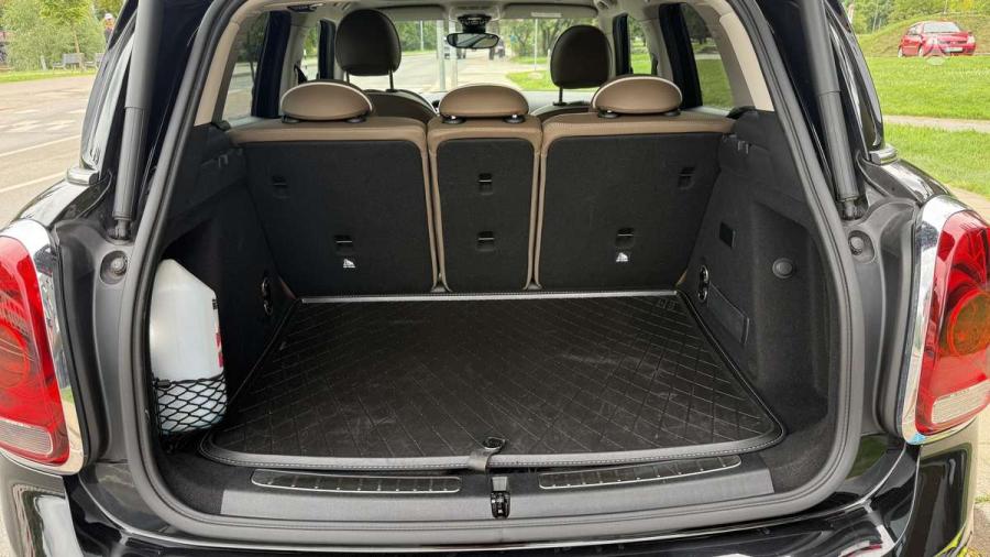 Black MINI Countryman 2020 in Vilnius, with an engine capacity of 1.50 L and mileage of 43 thousand km for 20000 €, photo 8 on AUTOMOTO.COM.LV
