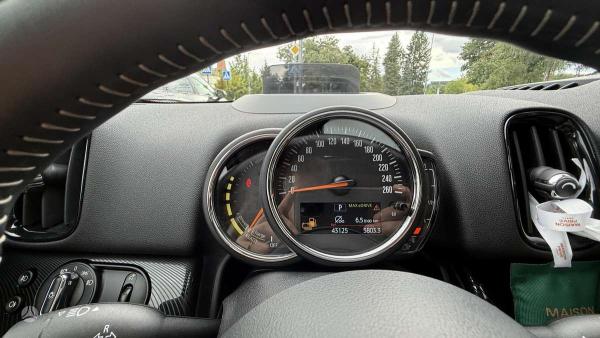 Black MINI Countryman 2020 in Vilnius, with an engine capacity of 1.50 L and mileage of 43 thousand km for 20000 €, photo 8 on AUTOMOTO.COM.LV