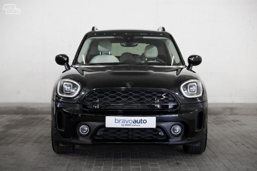 Black MINI Countryman 2023 in Vilnius, with an engine capacity of 2.00 L and mileage of 33 thousand km for 31491 €, photo 3 on AUTOMOTO.COM.LV